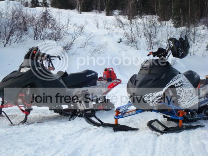 Gas can mount on tunnel | Hardcore Sledder
