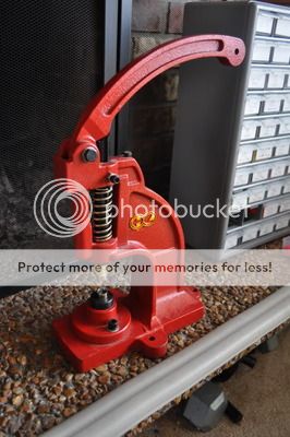 How to apply snaps using a snap press | TheCraftEGal