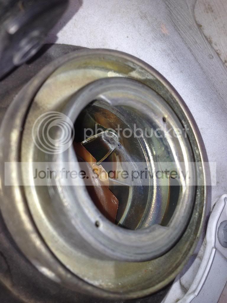 Broken gas cap 2X now | Mercedes-Benz Forum